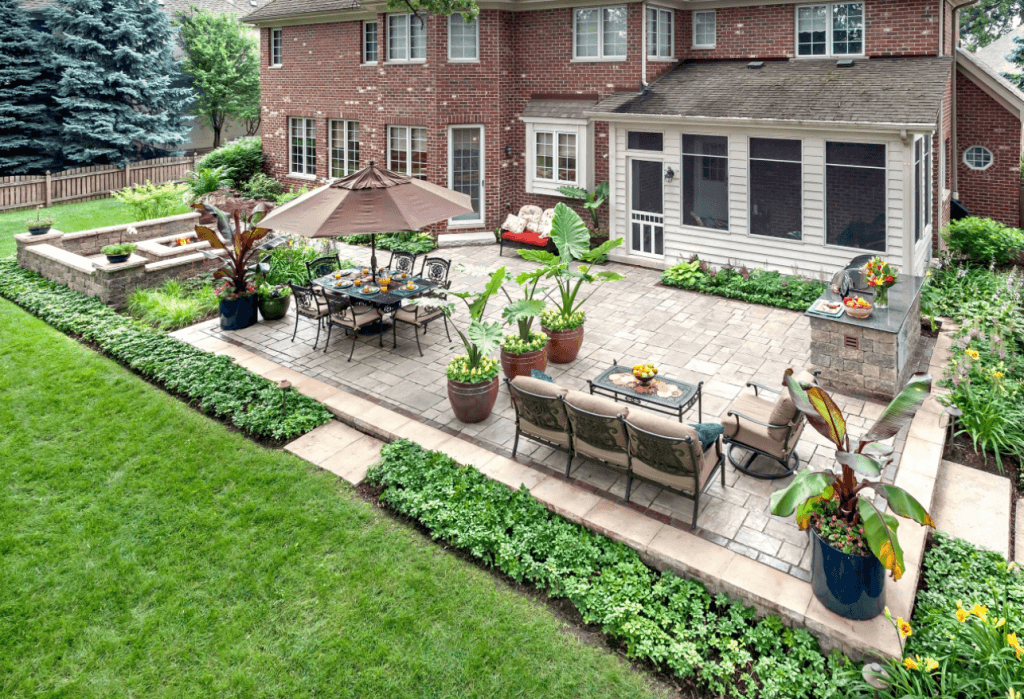 5 Design Essentials For Your Outdoor Living Space - Decorilla Online ...