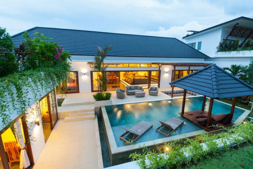 Top 18 Poolside Decorating Ideas for a Backyard Oasis - Decorilla