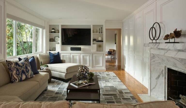 Top 10 Ideas on How to Decorate a Small Living Room - Decorilla Online ...