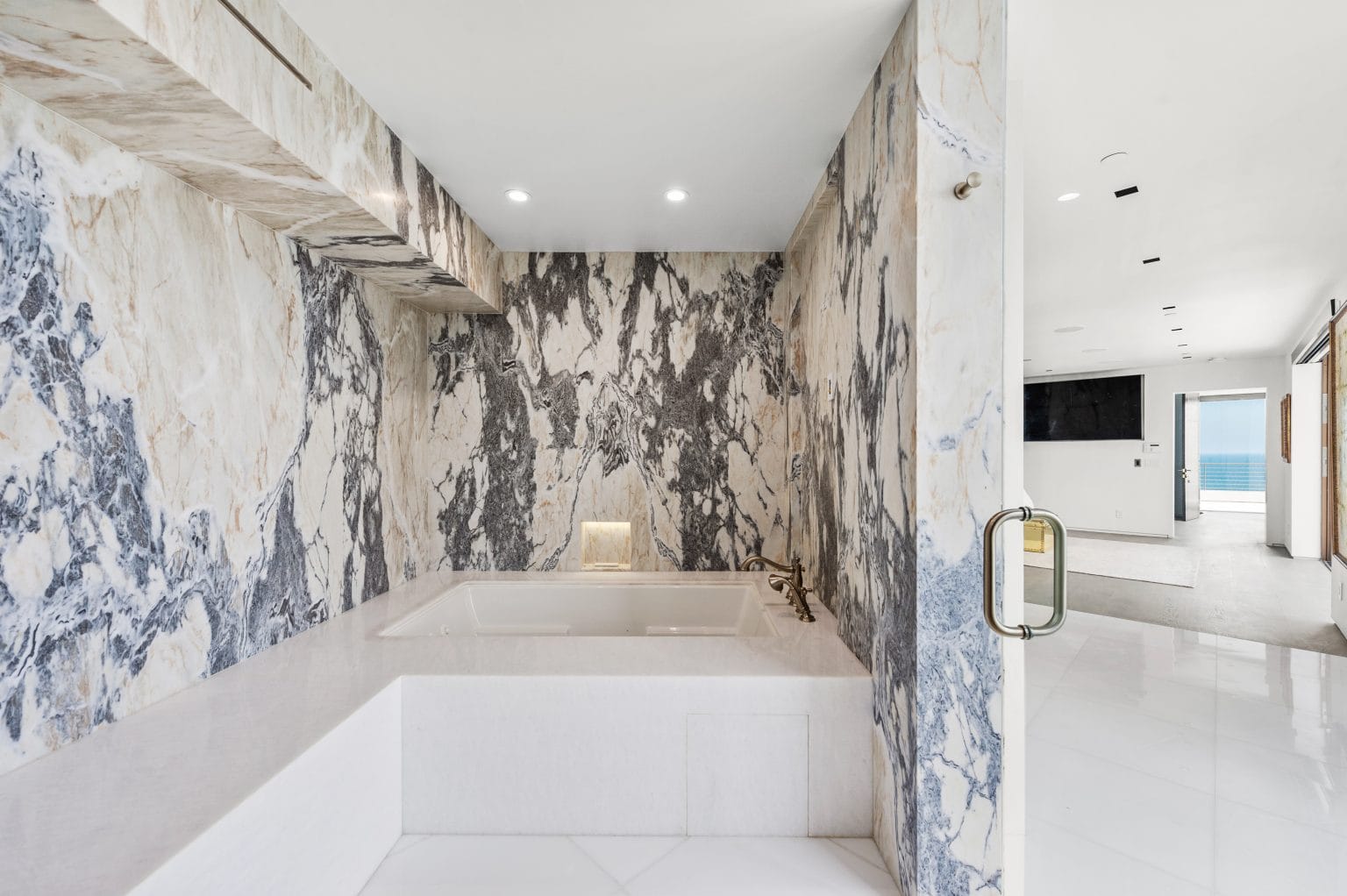 Best Types of Bathtubs + Pro Tips for Choosing The Right One ...