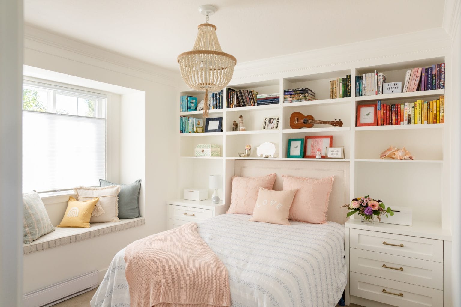 14 Teen Bedroom Ideas: Crafting Cool and Creative Spaces - Decorilla ...