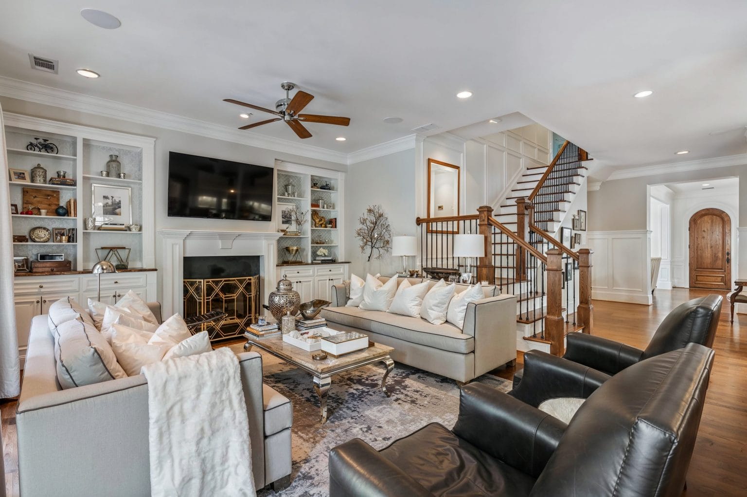 Transitional Living Rooms: How to Get the Timeless Look - Decorilla ...