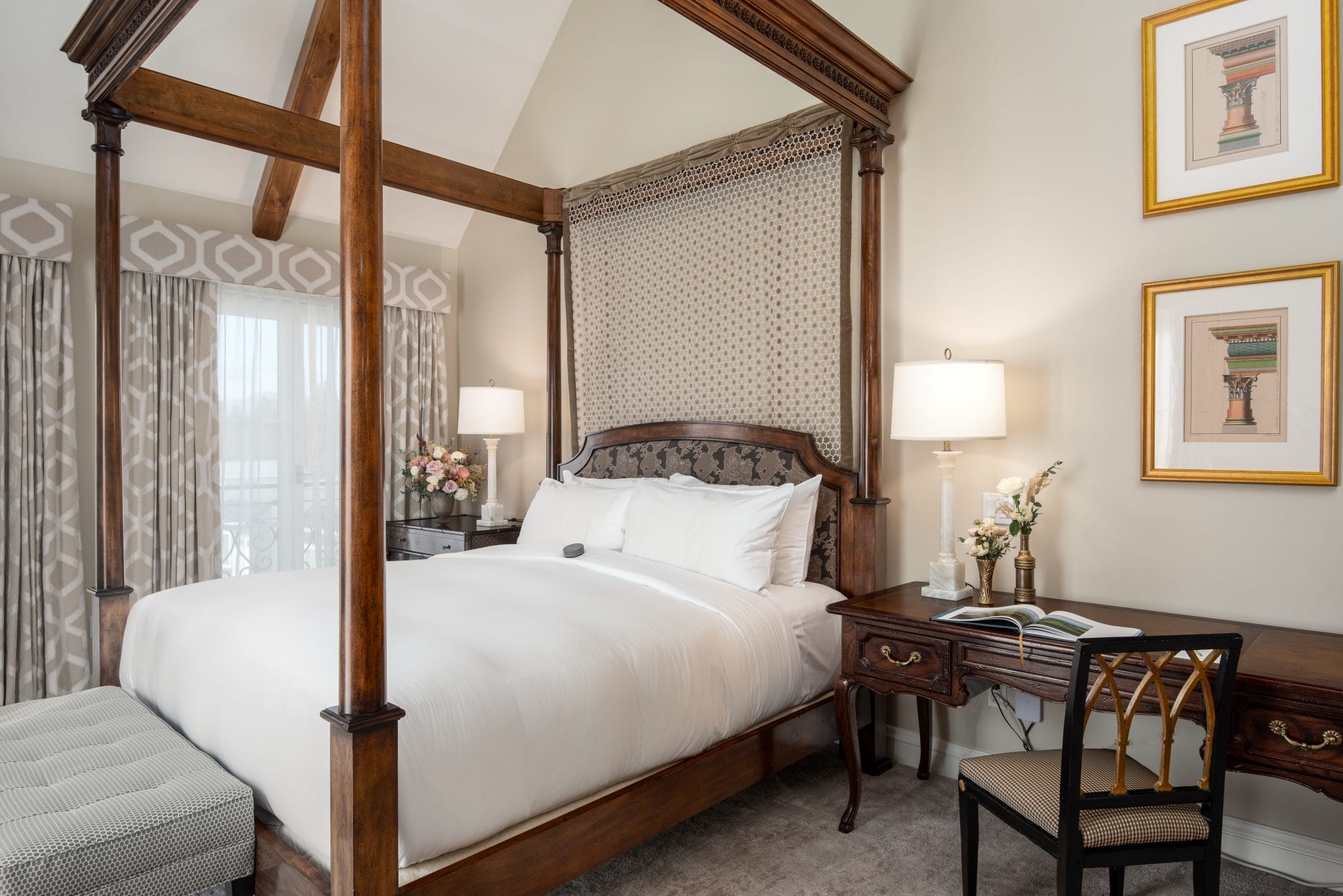 Large Bedroom Design: 10 Smart Solutions for Spacious Rooms - Decorilla ...